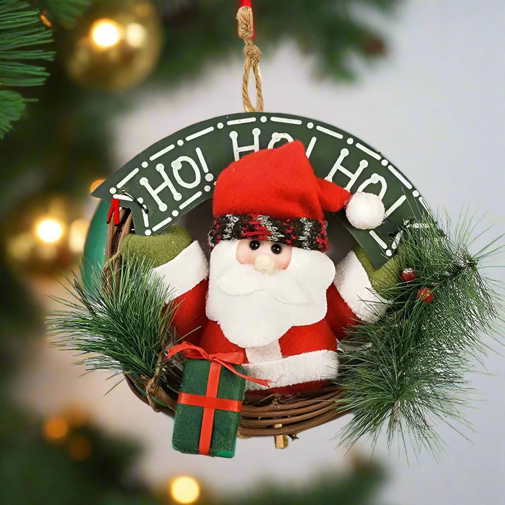 Norvo | Rustikk jul i tre og rattan krans med nissene, snømann og elg ...